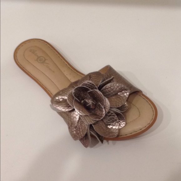 Born | Shoes | Born Crown Light Bronze Metallic Leather Sandal | Poshmark
